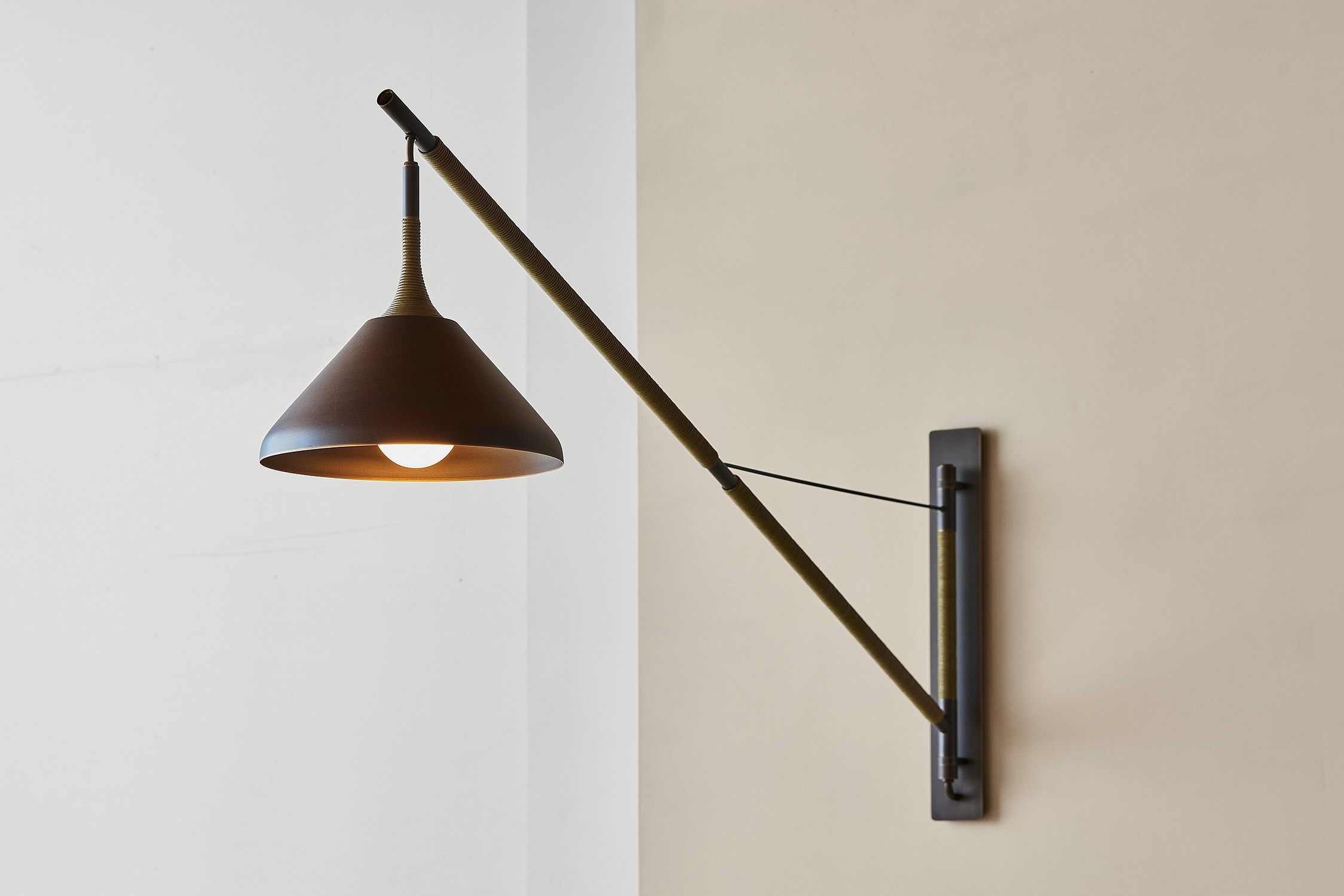 Stem Shade Rig Wall Lamp